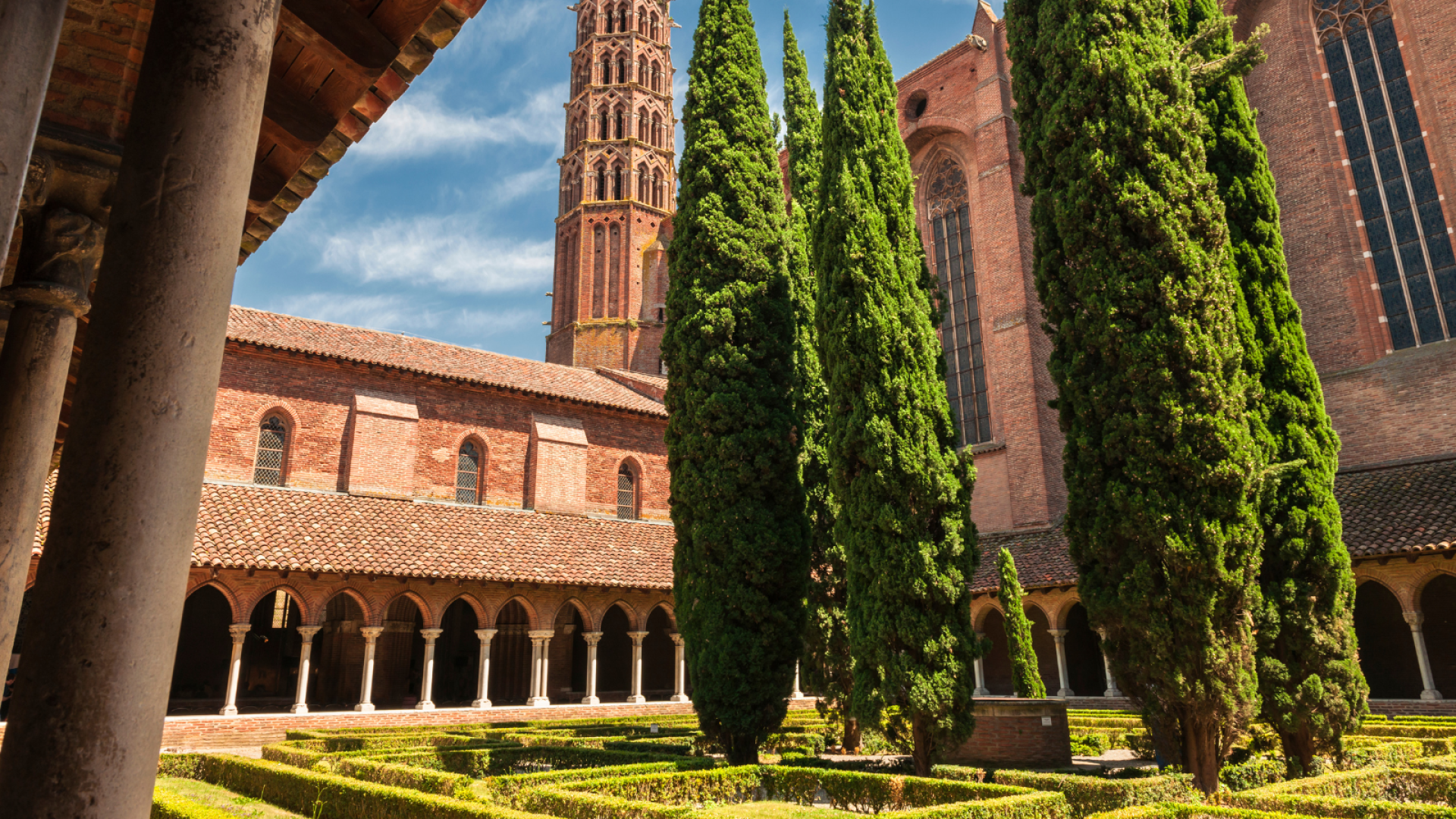 ¿En qué se diferencia un convento de un monasterio?
