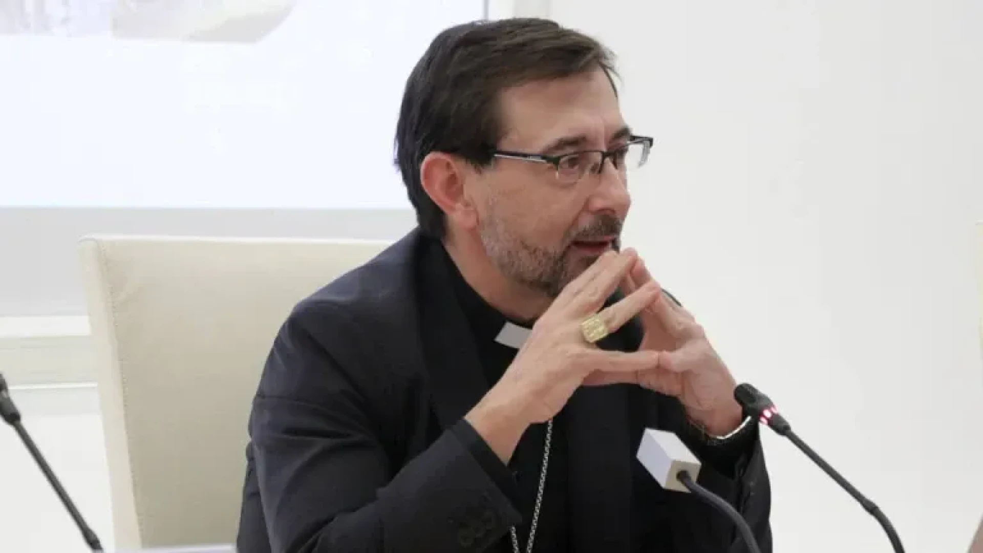 El cardenal Cobo llama a los políticos a regularizar la situación de ...