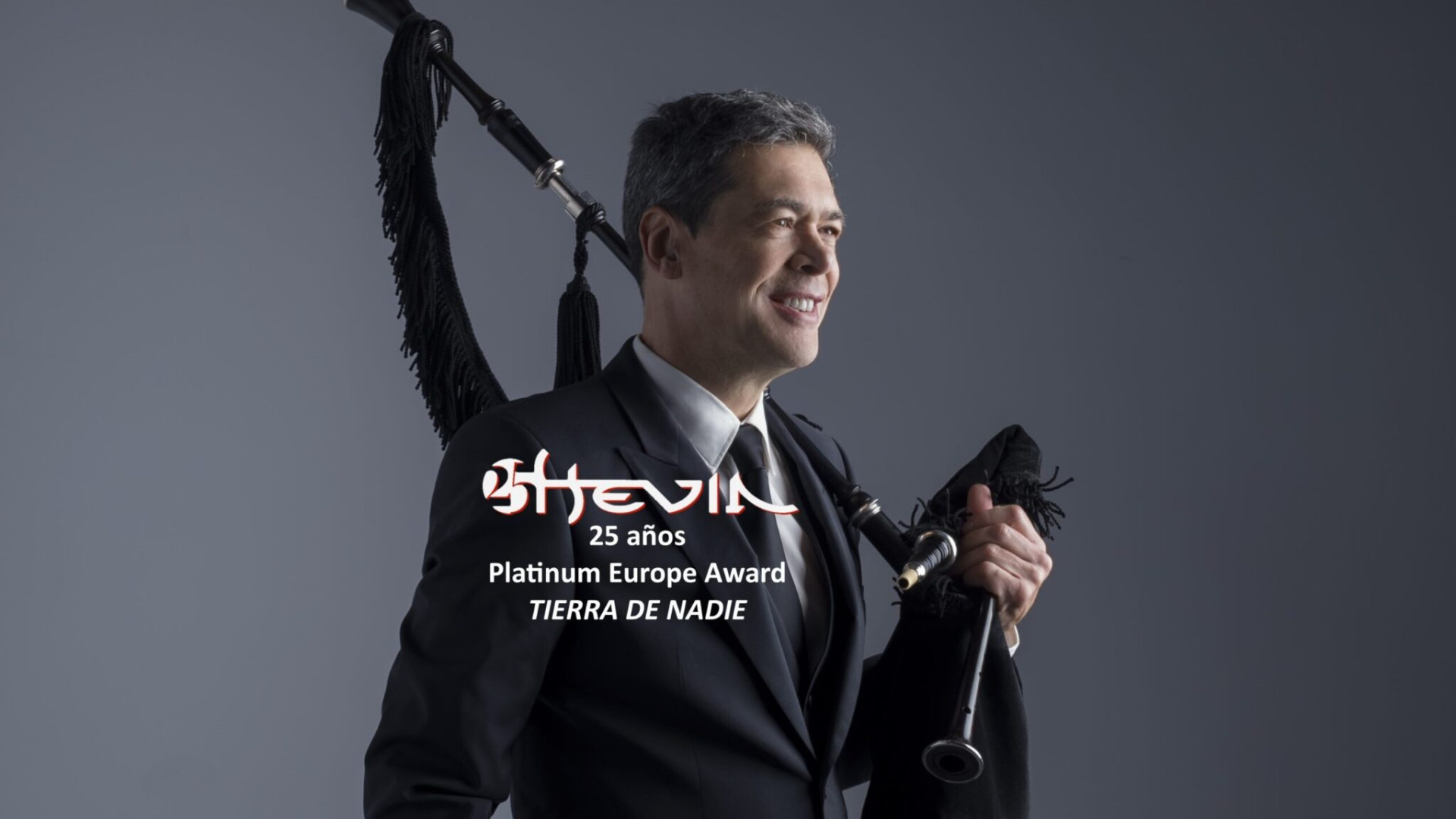 Hevia celebra 25 años de “Tierra de nadie” en Oviedo