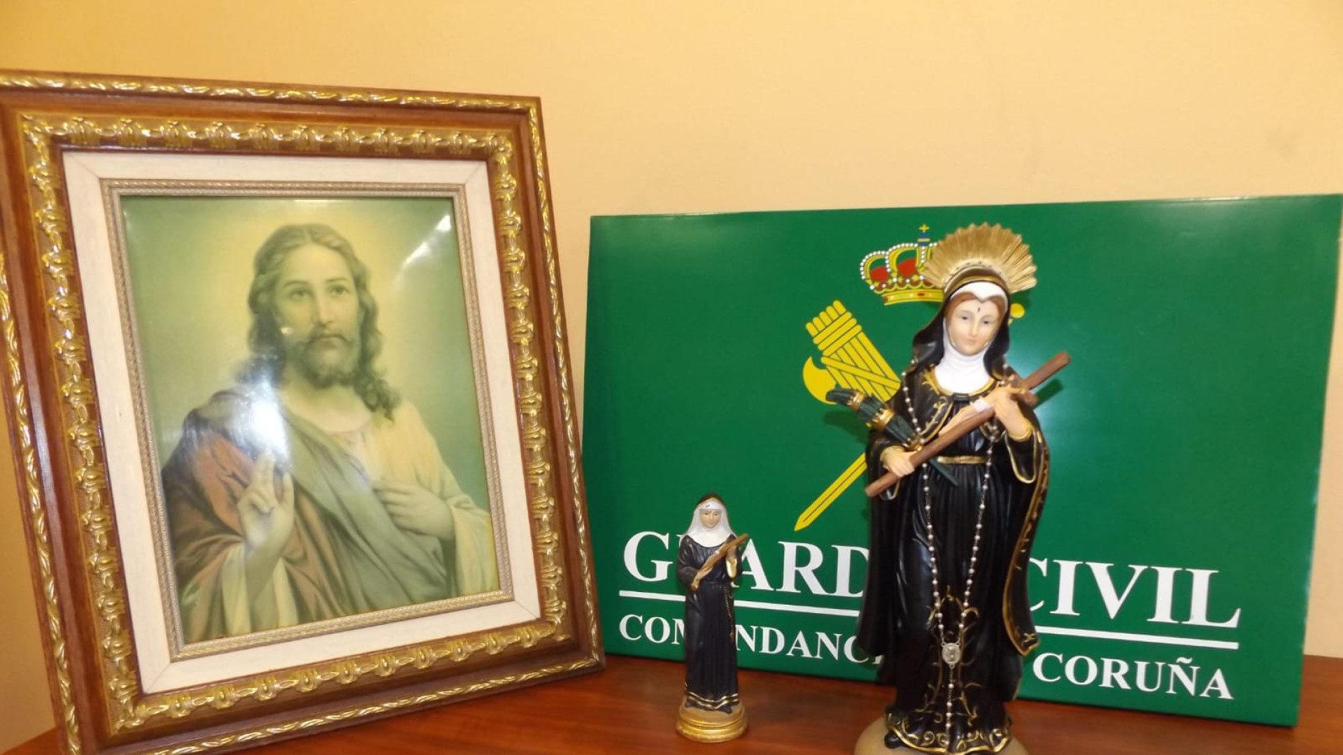 Recuperan las imágenes robadas en la Capilla de Ponte Beluso en Boiro (A Coruña) de gran valor ...