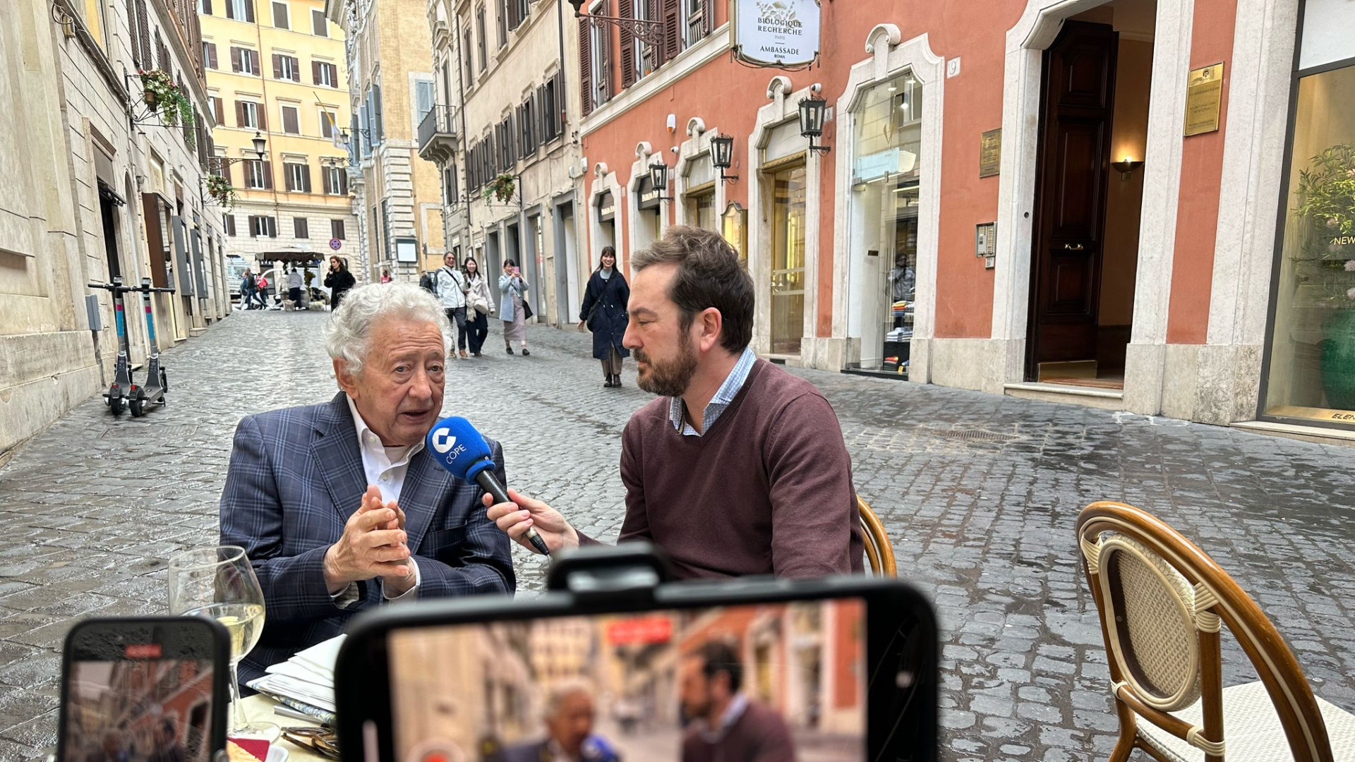 El motivo por el que el periodista Antonio Pelayo envía todos los años ...