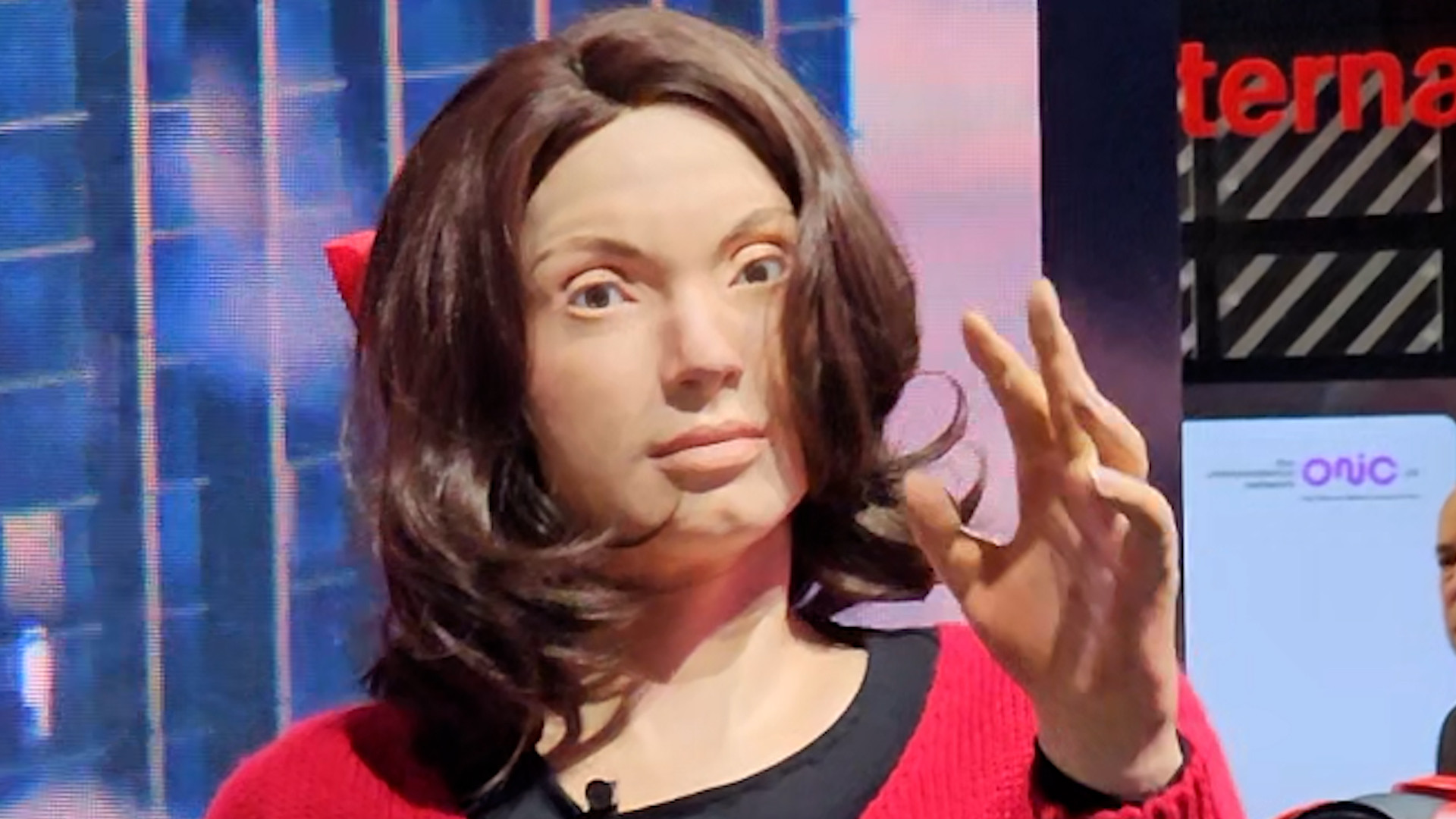 La contundente respuesta de la robot humanoide Amira cuando un ...