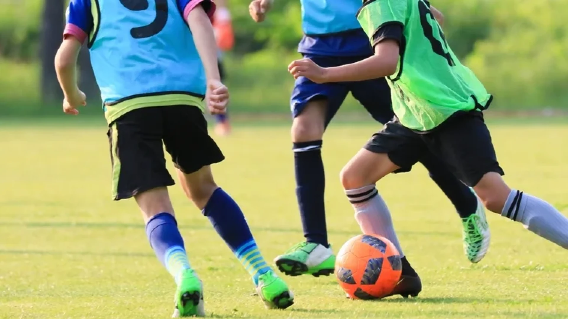 Lleva a su hijo a jugar un partido de fútbol y no da crédito al gesto ...