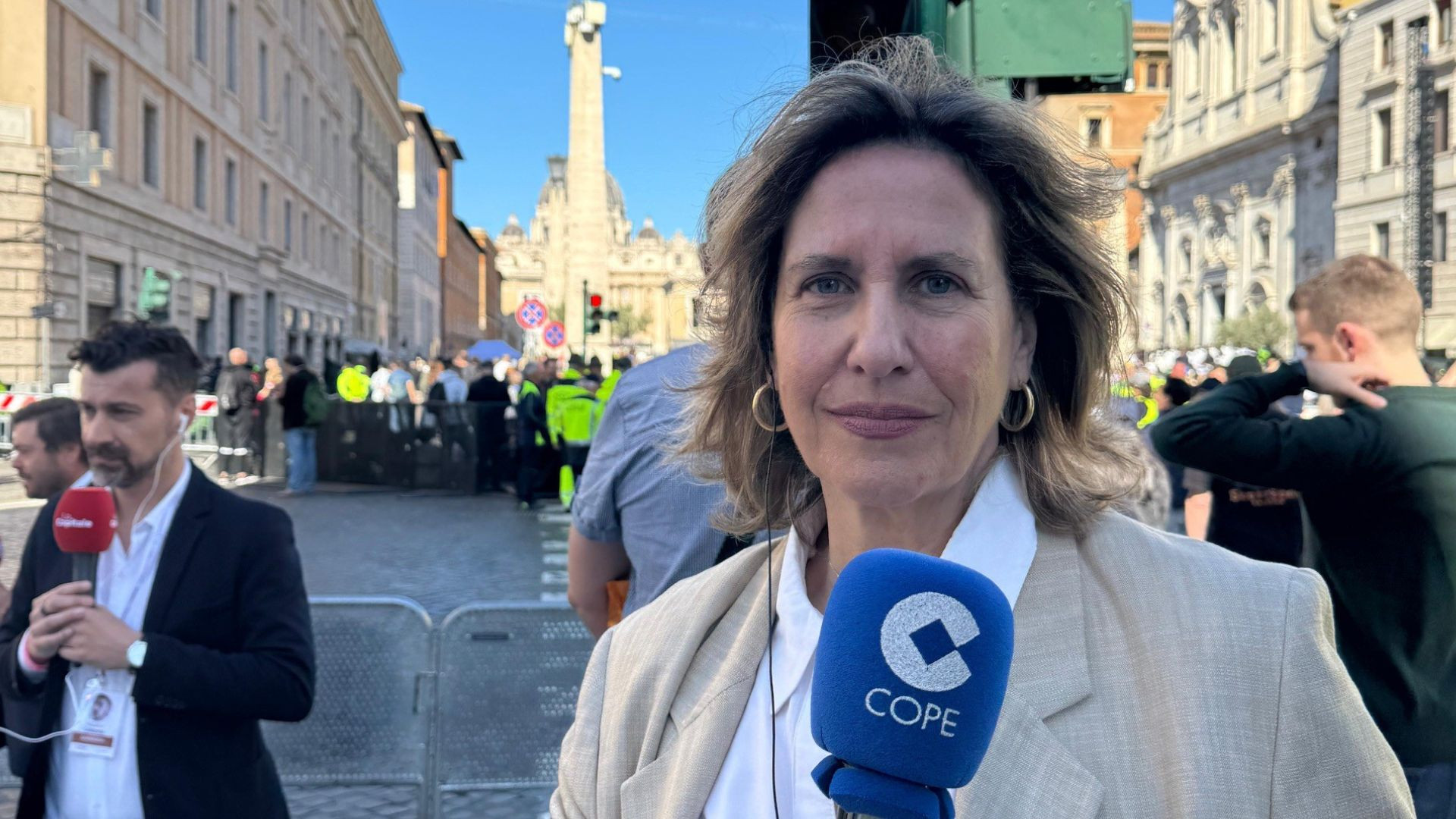 Cristina López Schlichting, desde la Via della Conciliazione: "Al salir ...