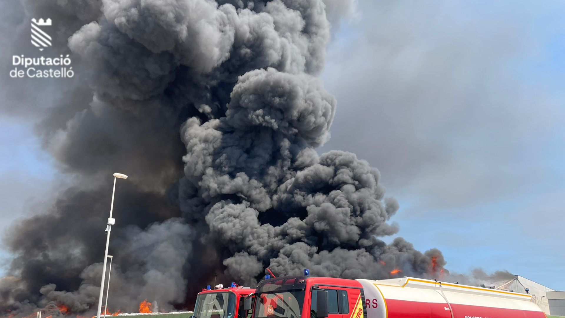Emergencias insta a adoptar medidas por el incendio en Almassora ...
