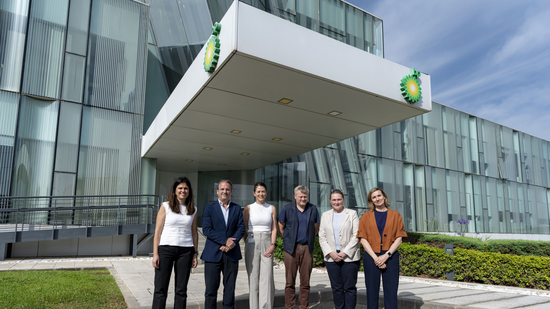 El CEO de bp, Murray Auchincloss, visita España y reafirma la ...