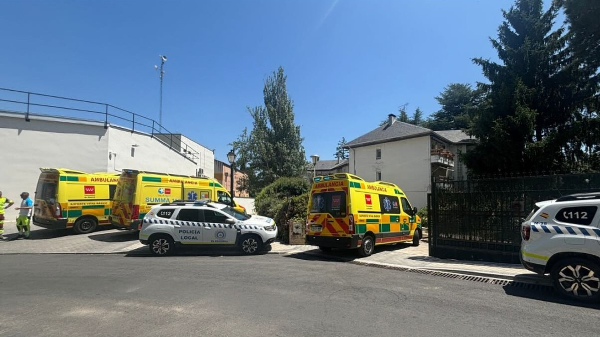 La Policía Local de El Escorial rescata a una mujer de 94 años y a su hijo, a punto de morir ...