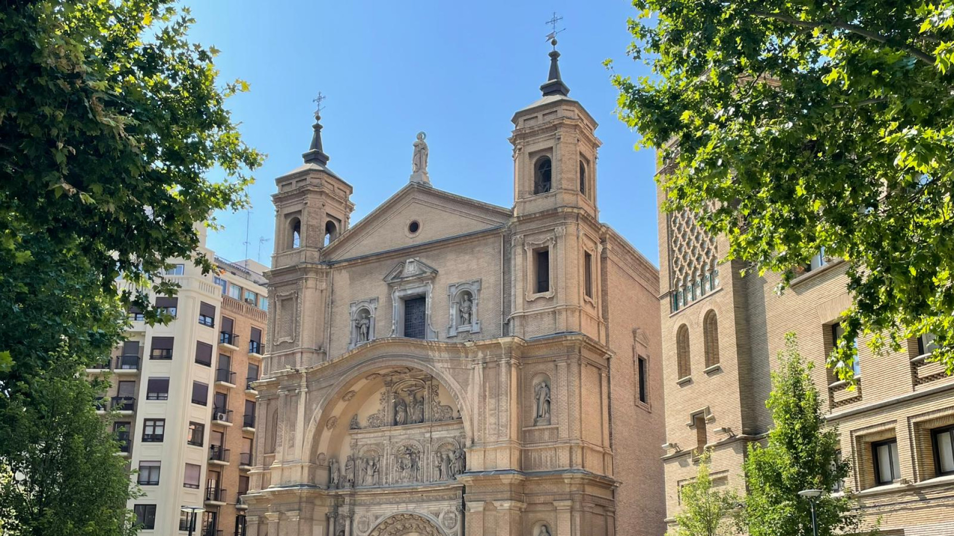 Arranca la restauración de la fachada de la Basílica de Santa Engracia ...