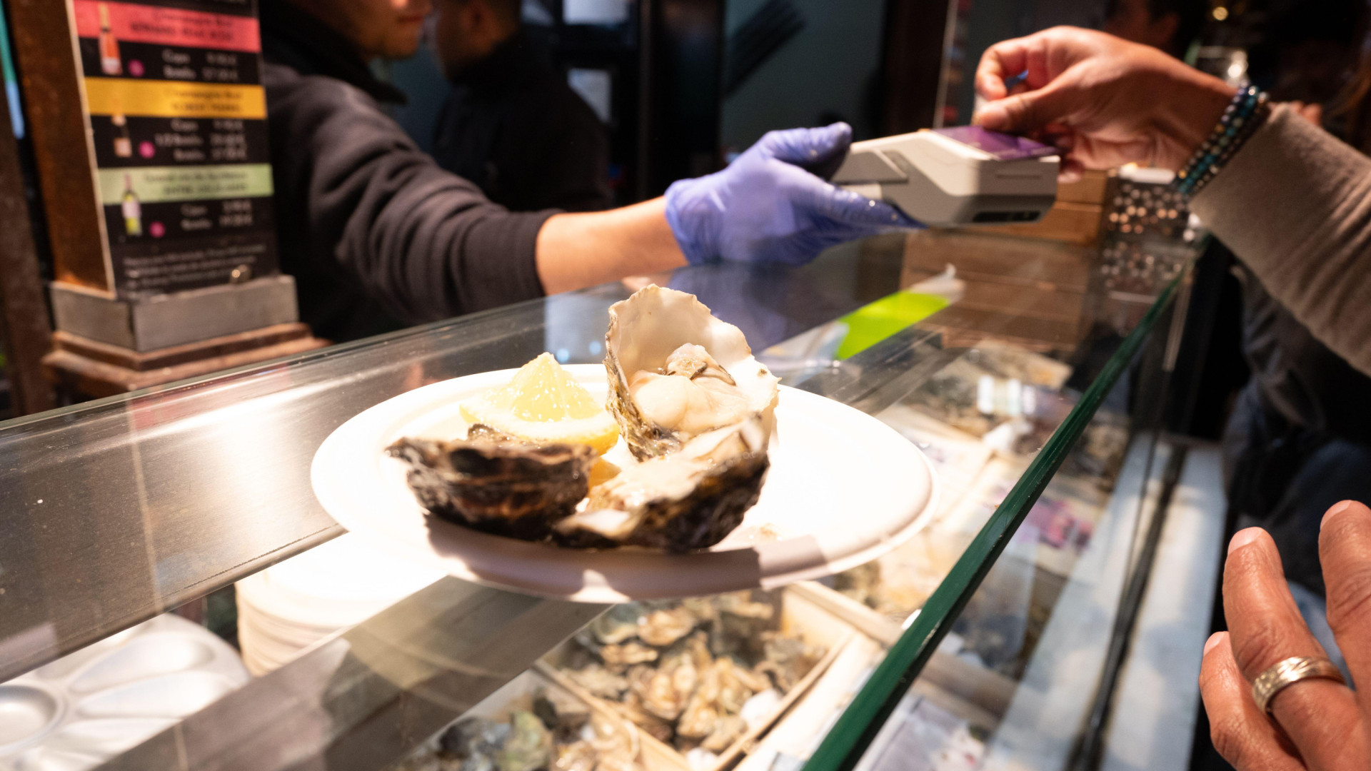 Expertos avisan del gasto extra invisible al usar tu tarjeta este ...