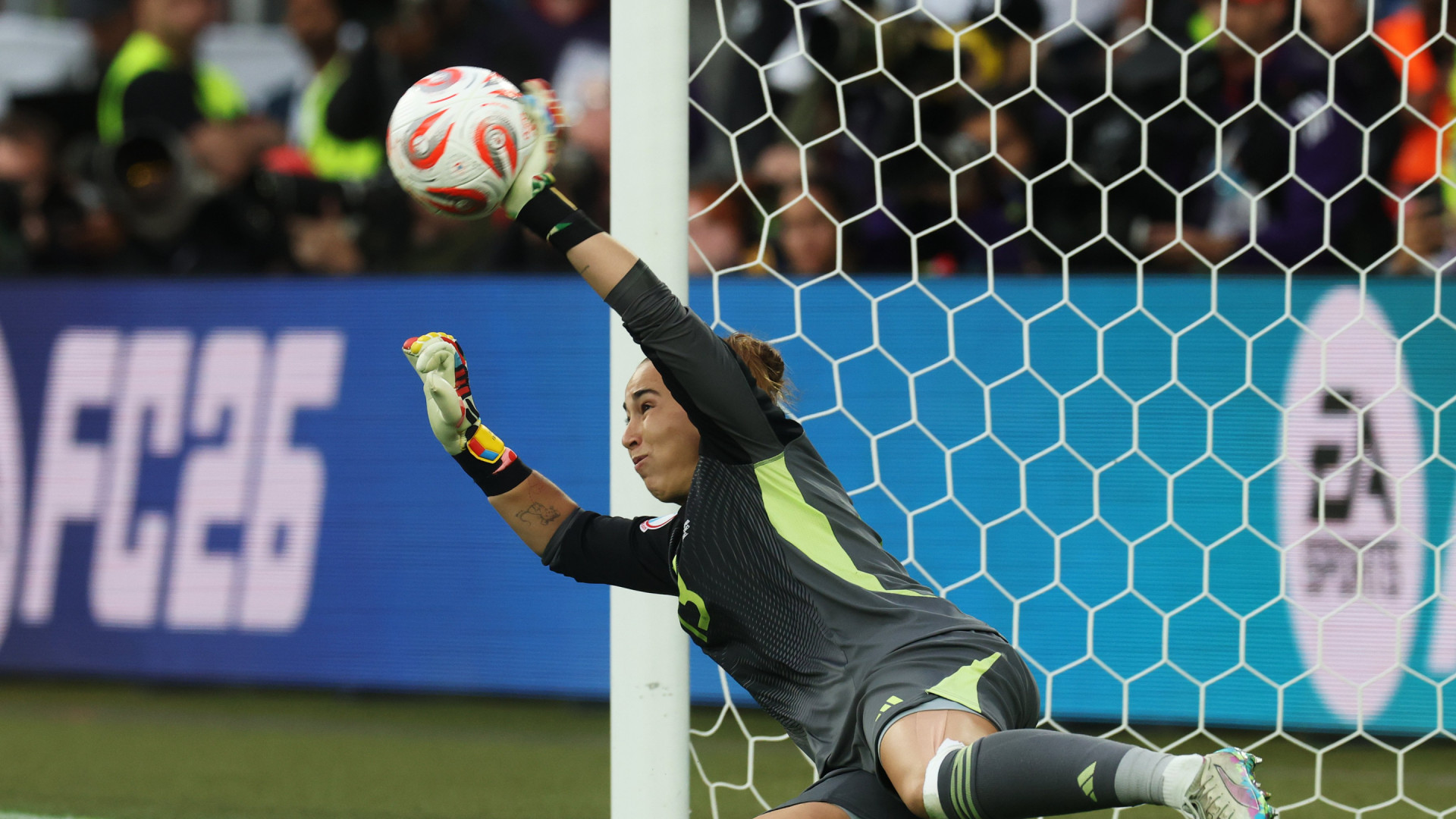 Una gran Cata Coll para dos penaltis pero no basta para lograr la Eurocopa
