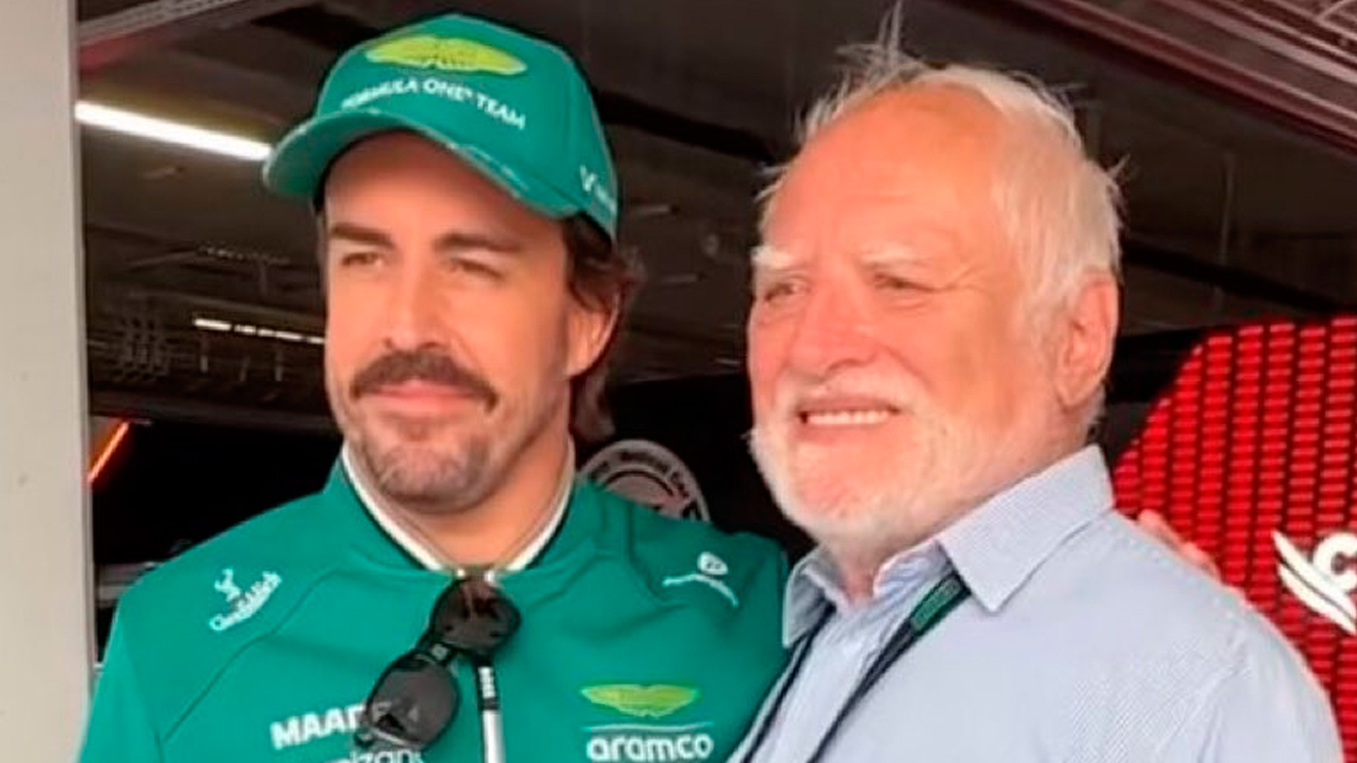 Fernando Alonso se hizo una foto con el mítico 'señor del meme'