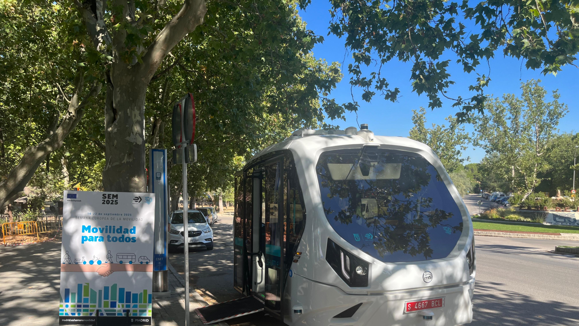 El autobús sin conductor ya es una realidad: más pequeño, eléctrico y ...