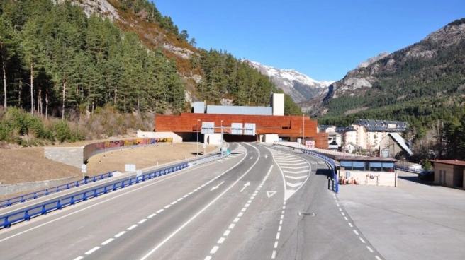 Transportes cierra el túnel de Somport por mantenimiento de la ventilación