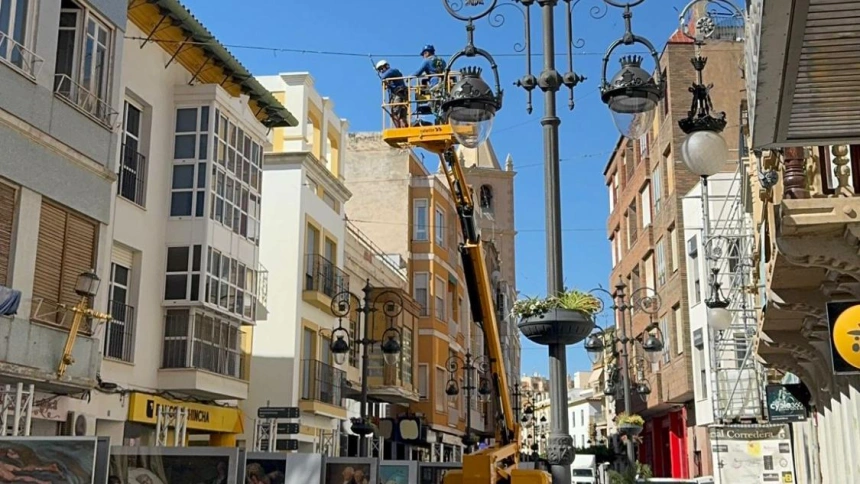 Lorca instala sus toldos para combatir el calor en medio de la polémica ...