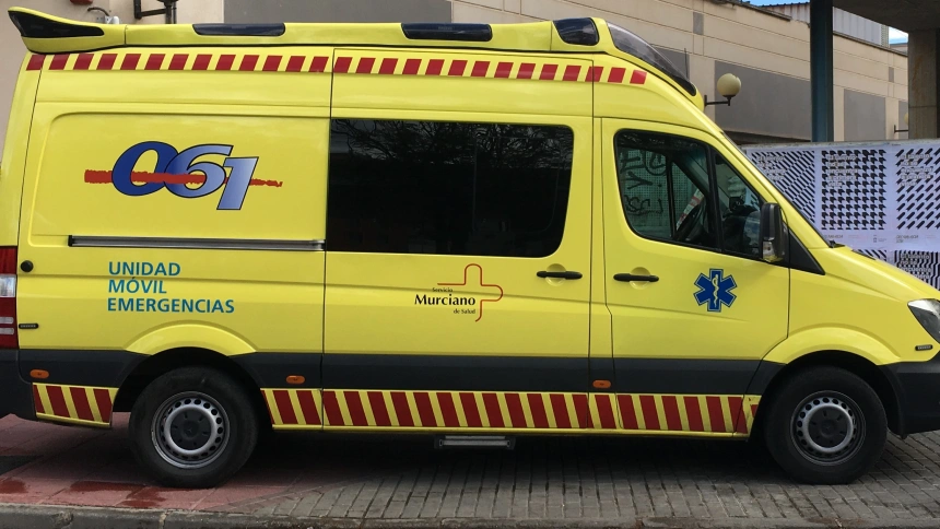 Muere un hombre al caer desde un tejado en una empresa de Lorquí