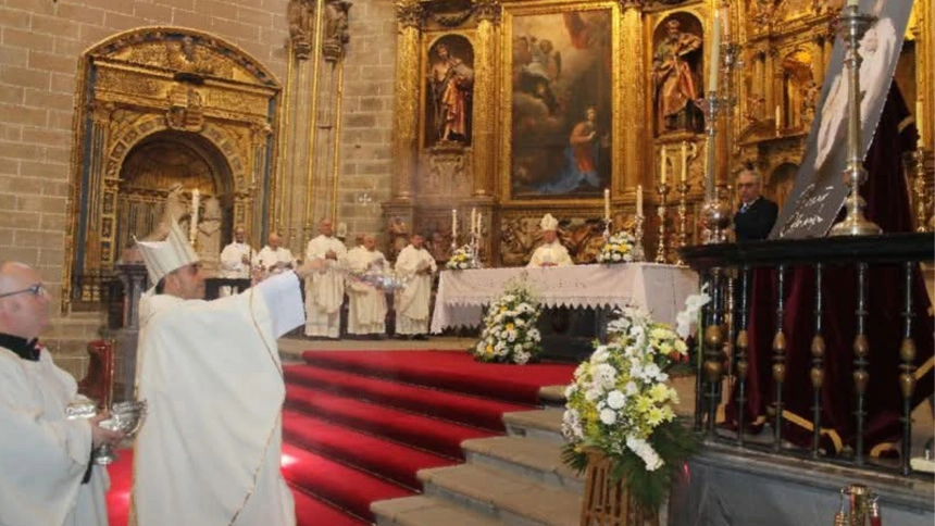 Plasencia homenajea a once de sus sacerdotes por San Juan de Ávila ...