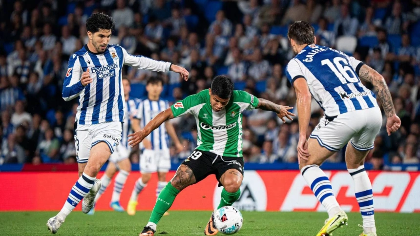 La defensa de la Real Sociedad hace aguas y enciende el debate