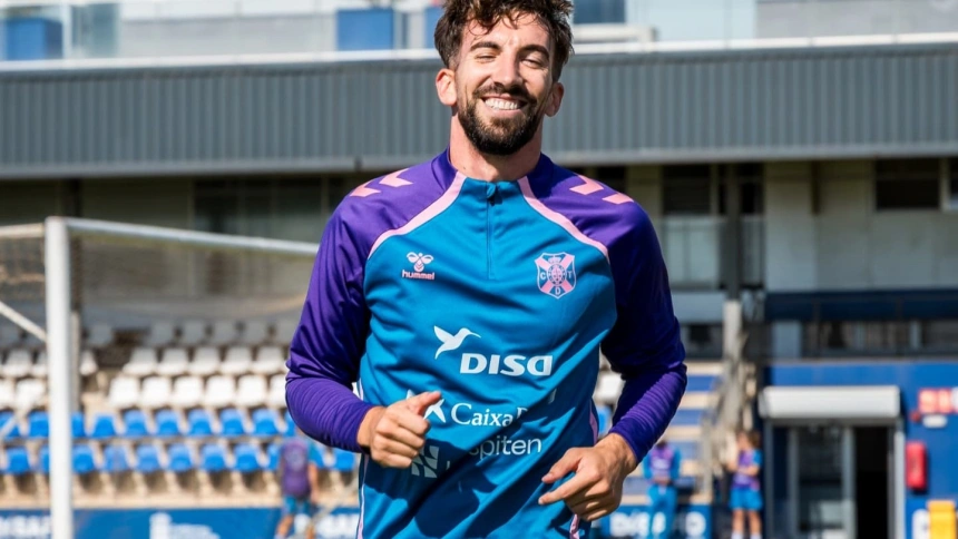 Javi Pérez: 161 minutos y un ascenso para renovar con el Tenerife