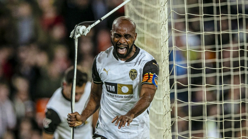 Peligra Foulquier y el Valencia CF busca dos laterales