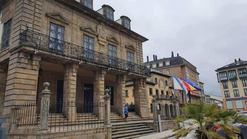 Ribadeo (Lugo) estrena bandera con Rueda y Barbón para reivindicar la ...