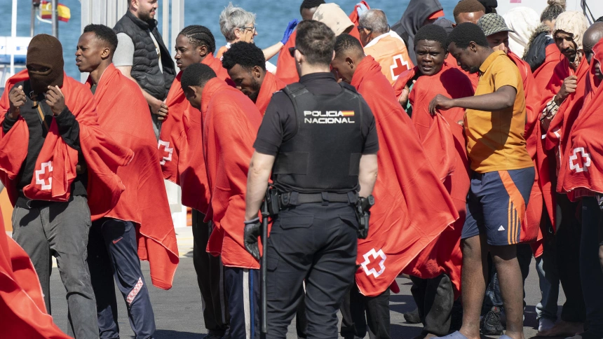 Llegan a Lanzarote 153 migrantes a bordo de dos pateras en las últimas ...