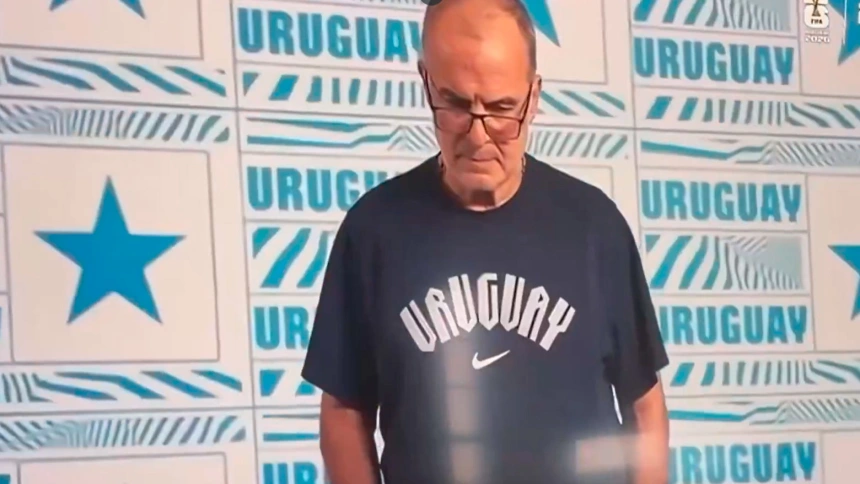 Bielsa explica las razones de su foto viral del Mundial: "No soy modelo"